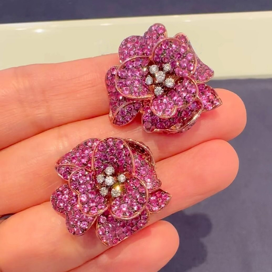 8ctw Round Cut White Sapphire Gradient Hoop Earrings | SayaBling