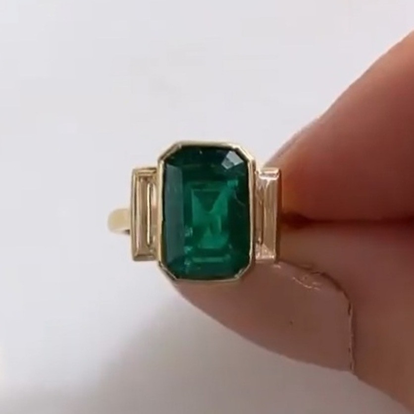 4.5ct Emerald Cut Green Sapphire Engagement Ring in Gold | SayaBling ...