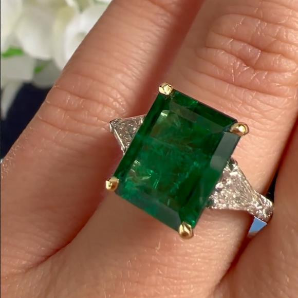 8ct Emerald Cut Emerald Three Stone Engagement Ring | SayaBling Jewelry
