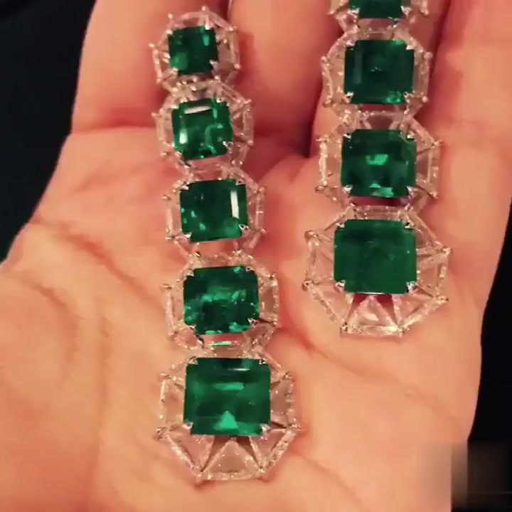 SayaBling Unique Emerald Green Dangle Earrings | SayaBling