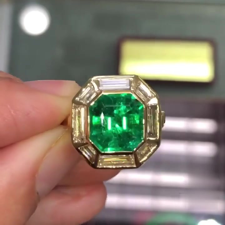 Asscher Cut Emerald Engagement Ring for Women in Gold | SayaBling Jewelry