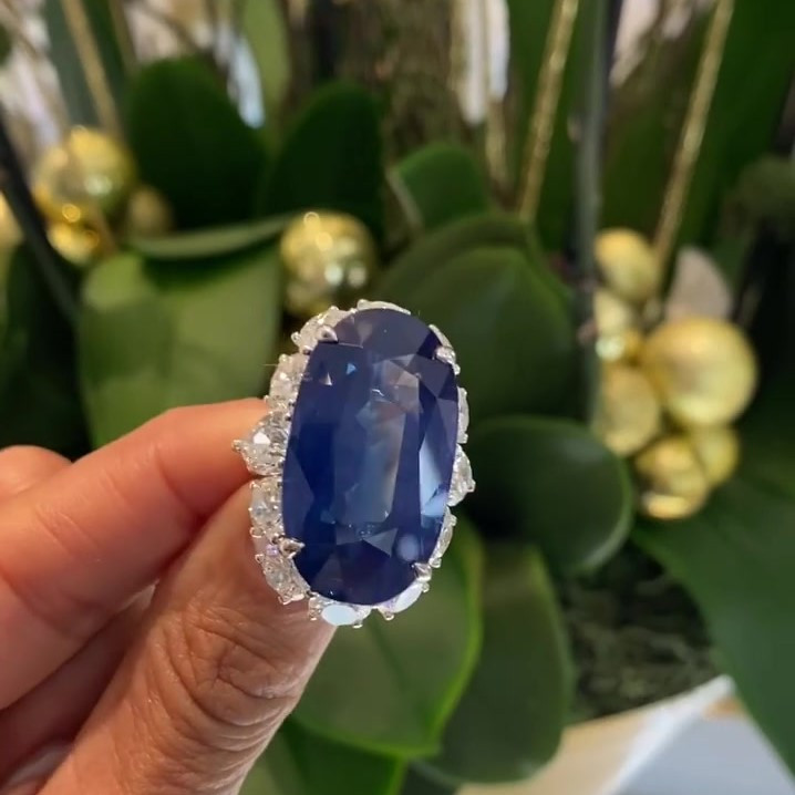 12ct Oval Cut Blue Sapphire Halo Engagement Ring | SayaBling