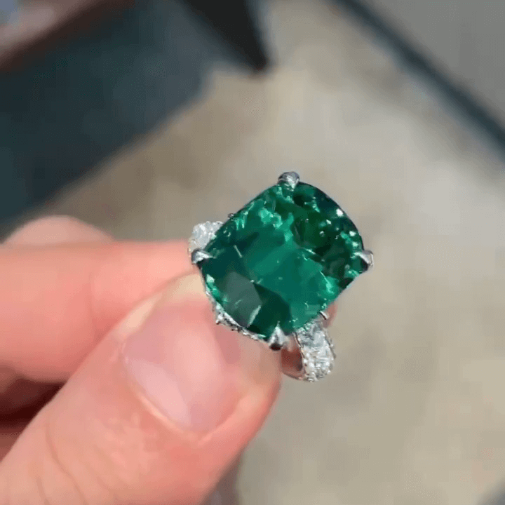 16.22ct Cushion Cut Emerald Engagement Ring | SayaBling Jewelry