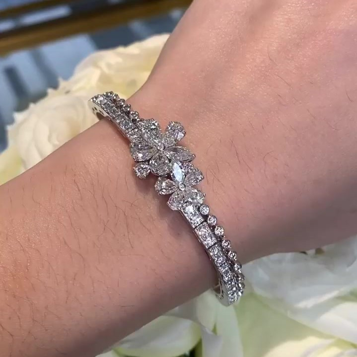 SayaBling Fashion Lucky Flower Design Bracelet | SayaBling