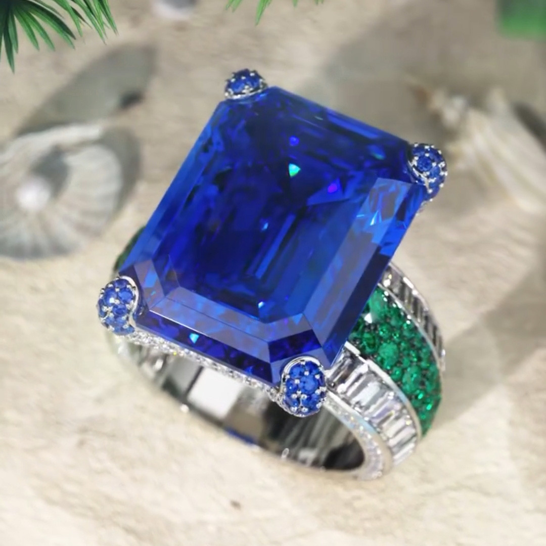 14ct Emerald Cut Sapphire Engagement Ring | SayaBling