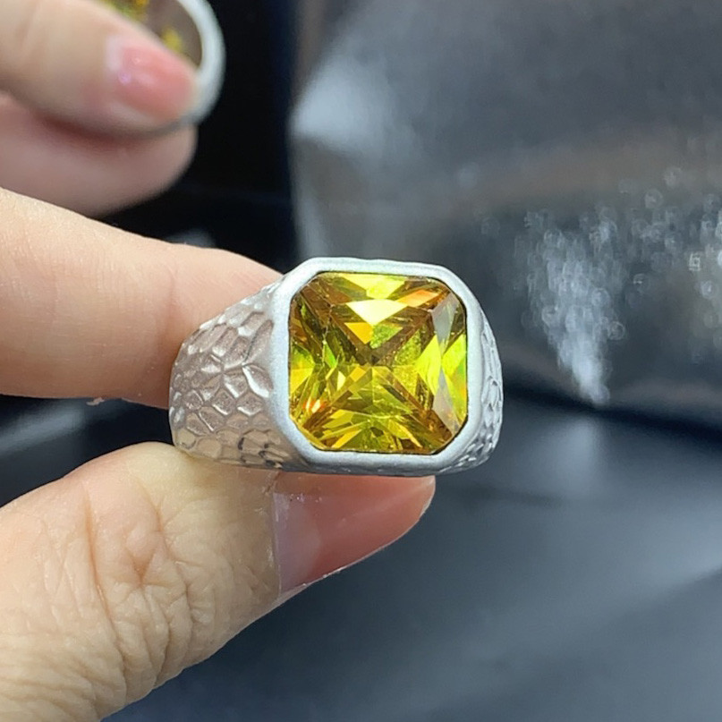10ct Yellow Sapphire Hammered Finish Cocktail Ring | SayaBling